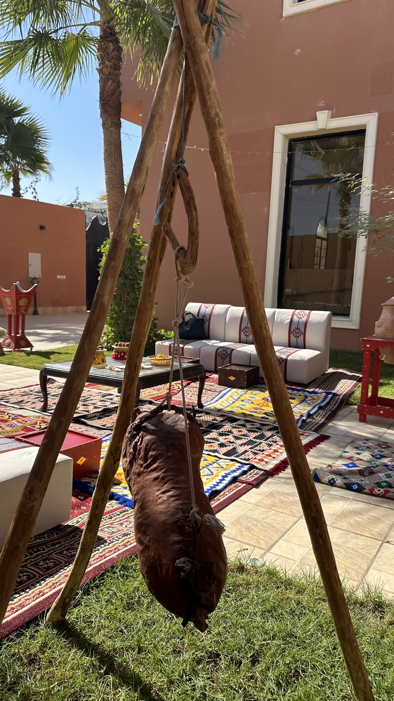 Experience Saudi Henna and a Traditional Warm Meal in Our Home - Hihome